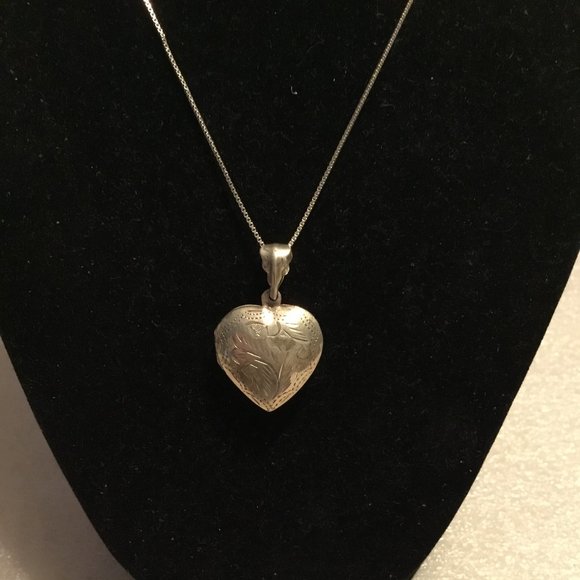 925 Sterling Silver | Jewelry | Lovely Sterling Silver Heart Shaped ...